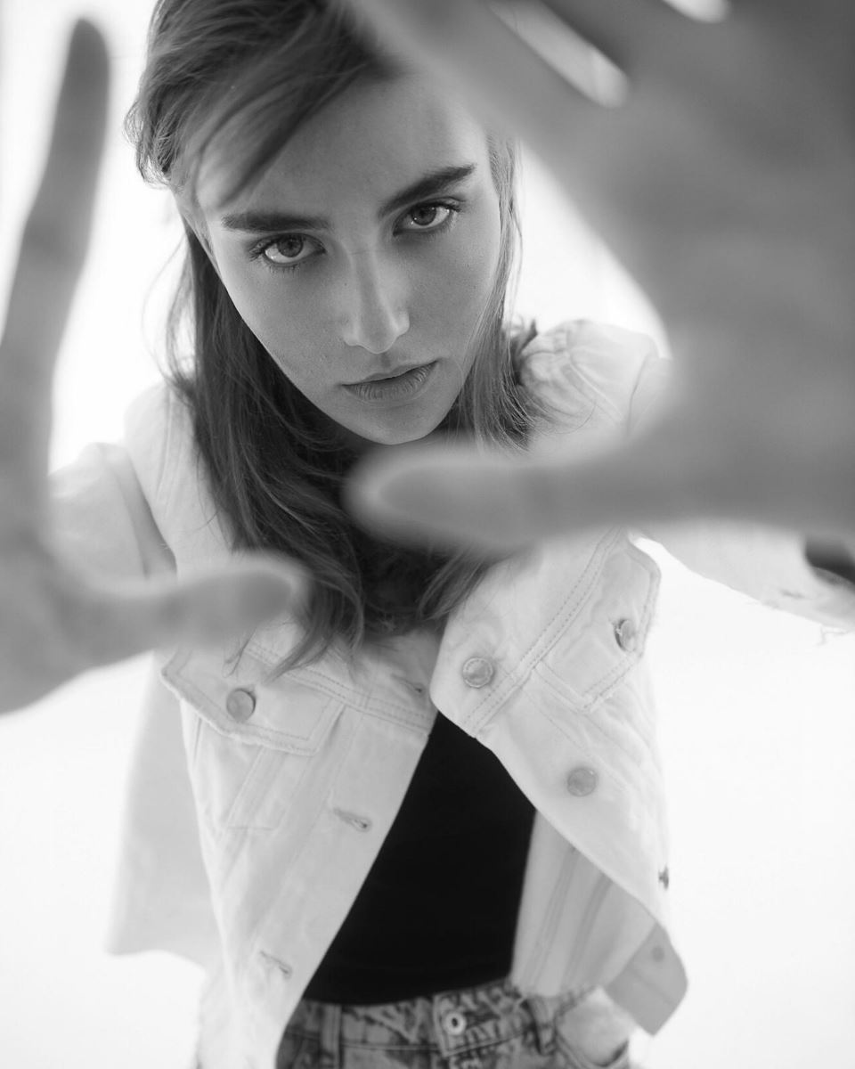 BRAVE MODELS - CARLA PECLET