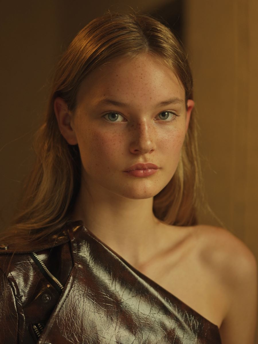 BRAVE MODELS - ASTRID VOSS