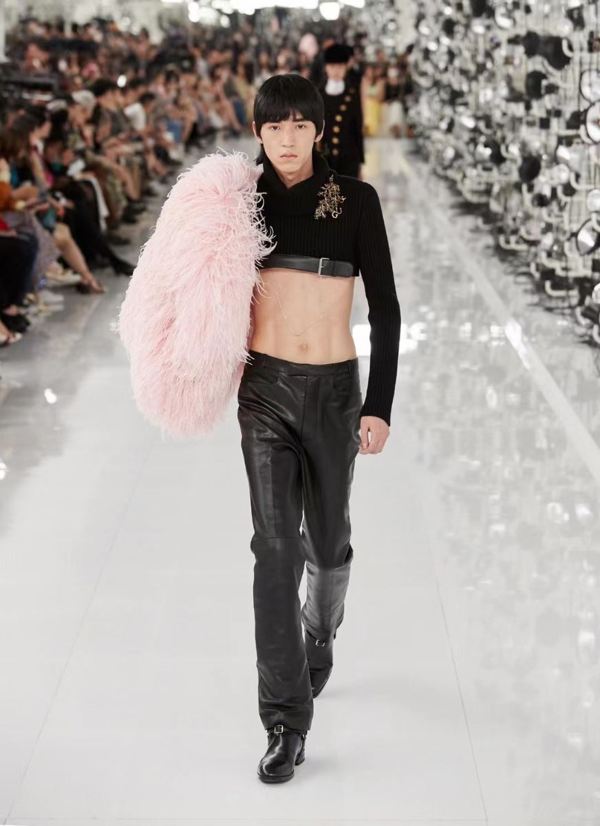 BRAVE MODELS - HONG ZHOU